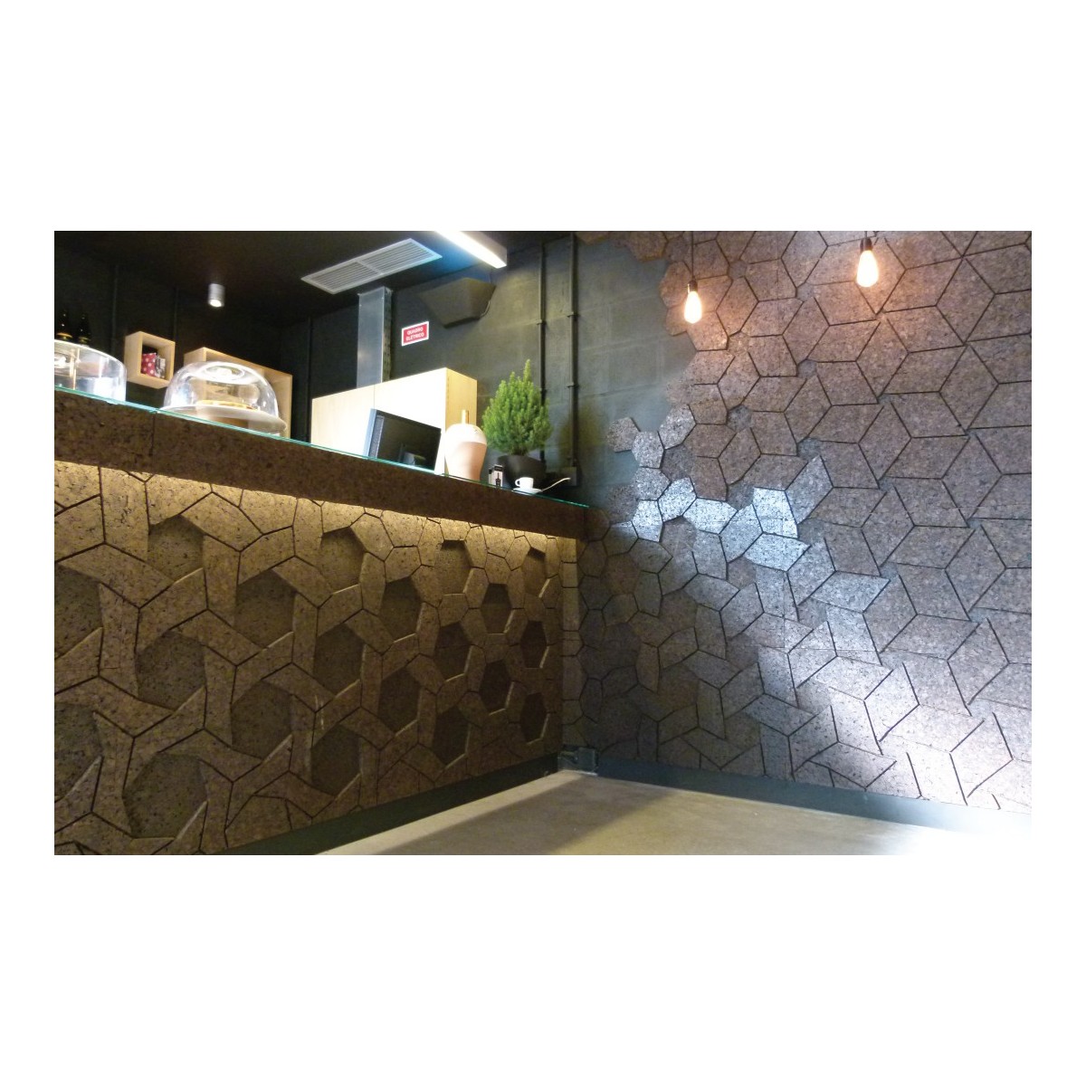 Insulating and sound-absorbing decorative cork coating